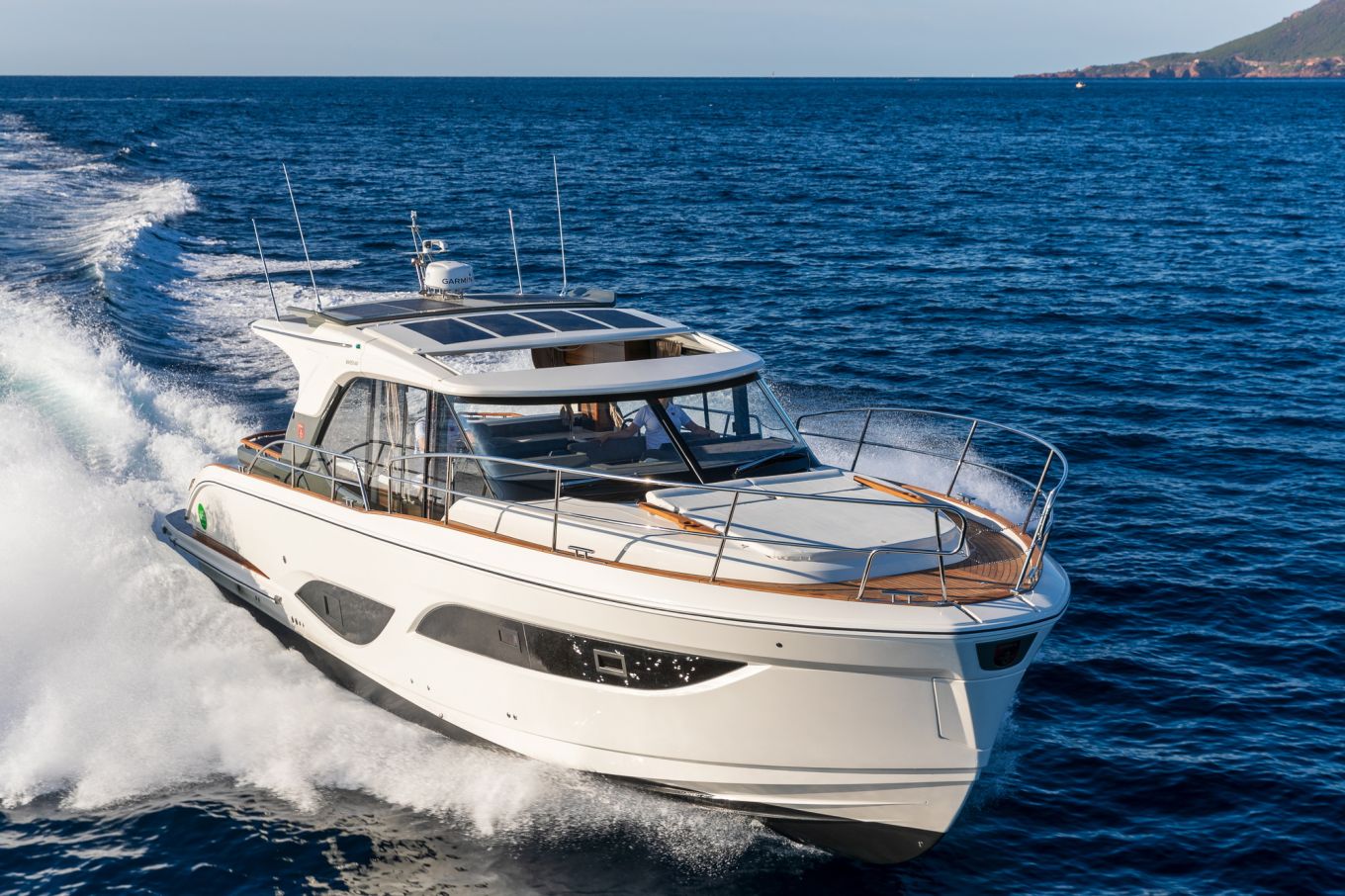 Vene 24 Båt & Boot Düsseldorf 2024: Marex 440 Gourmet Cruiser ...